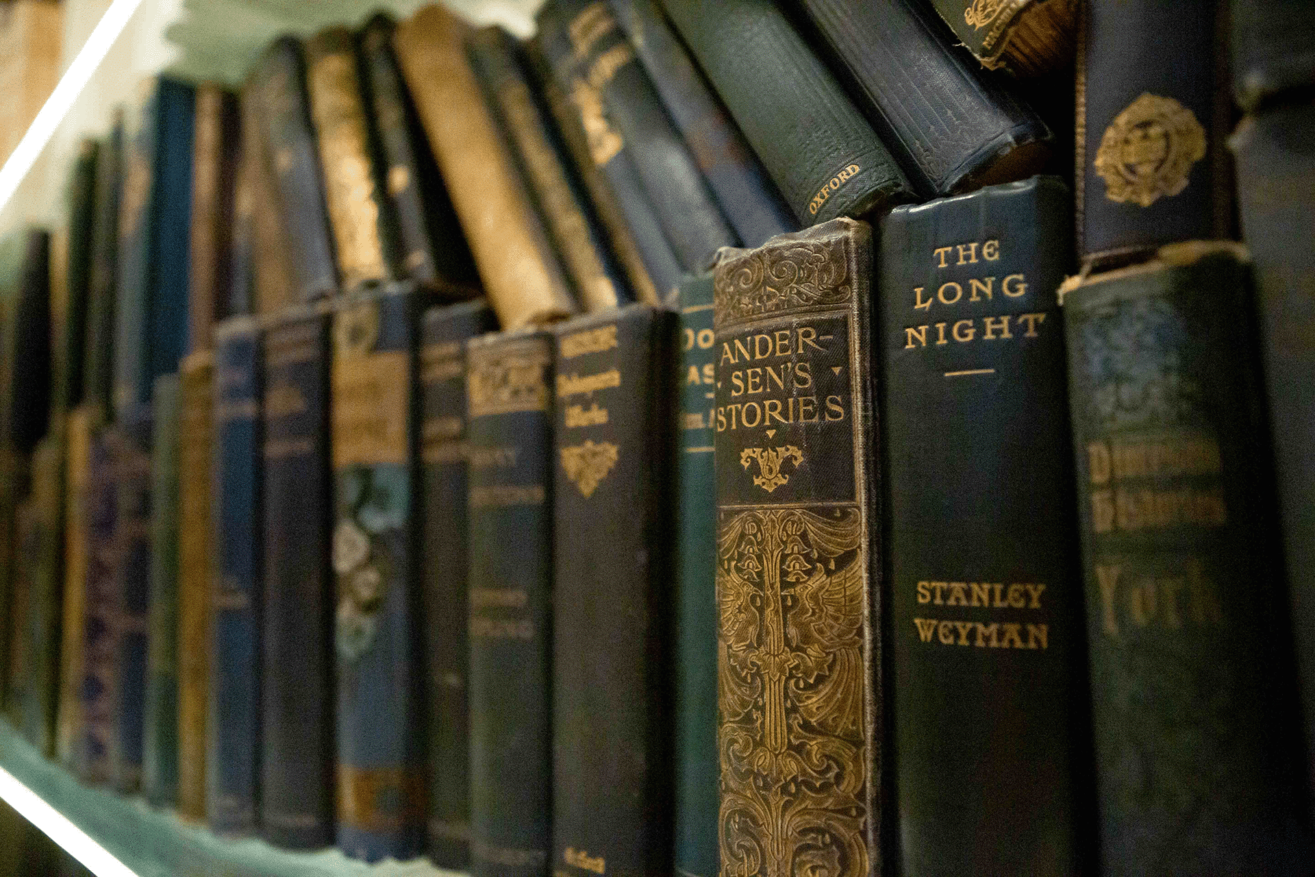 Library | Everyday Advisor